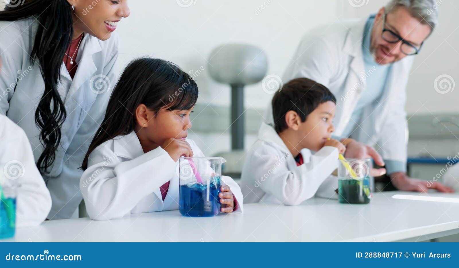 Science Teacher, Bubble Test and Kid Chemistry Class with Experiment ...