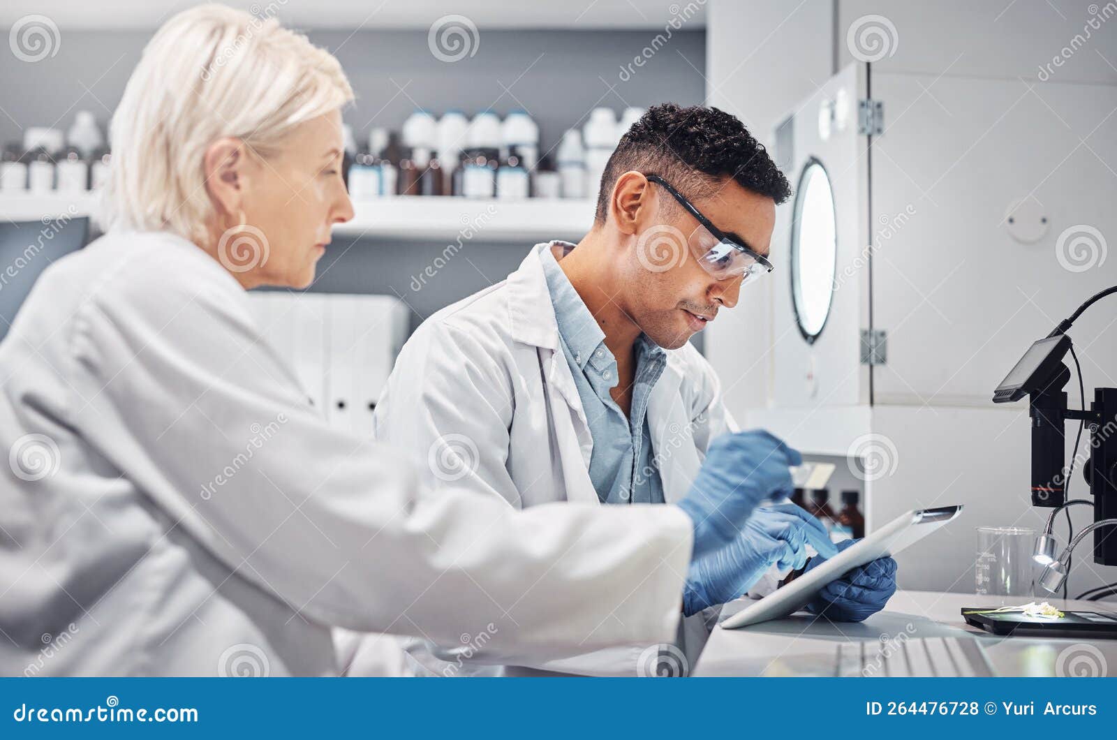 Science Team, Tablet and Analysis Study in Lab for Pharmaceutical ...