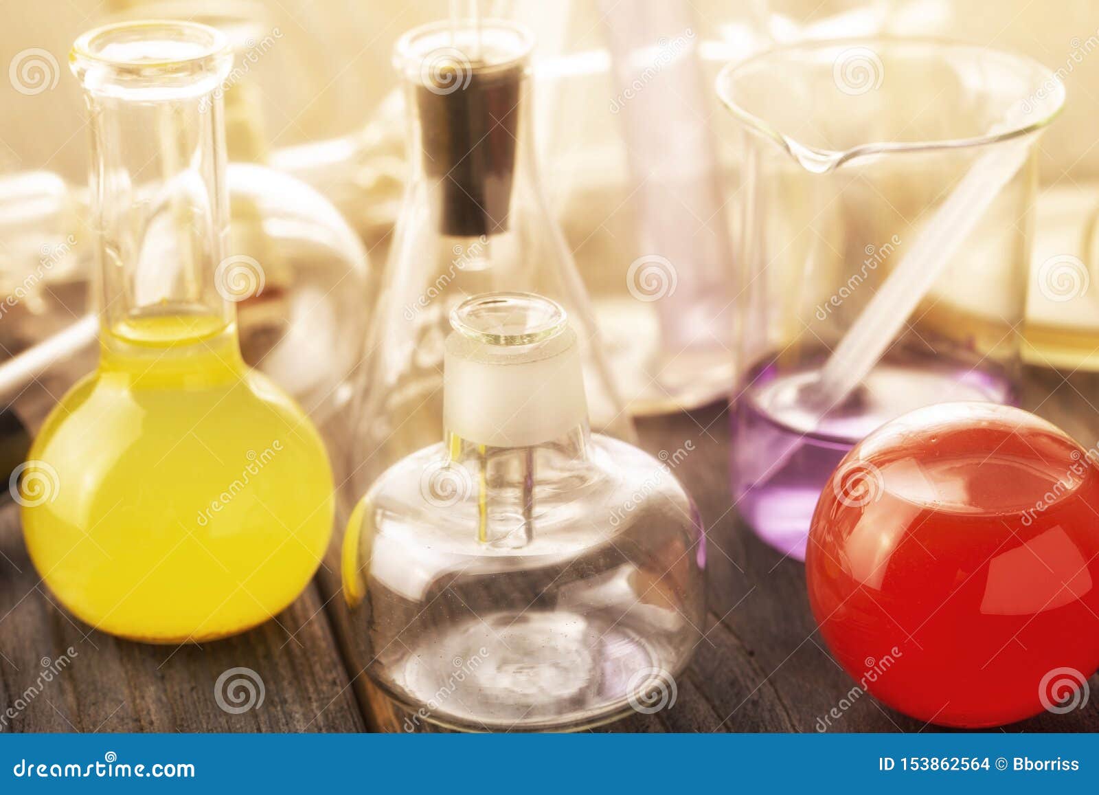 Scientific Laboratory Glassware Stock Photos - Download 29,519 Royalty ...