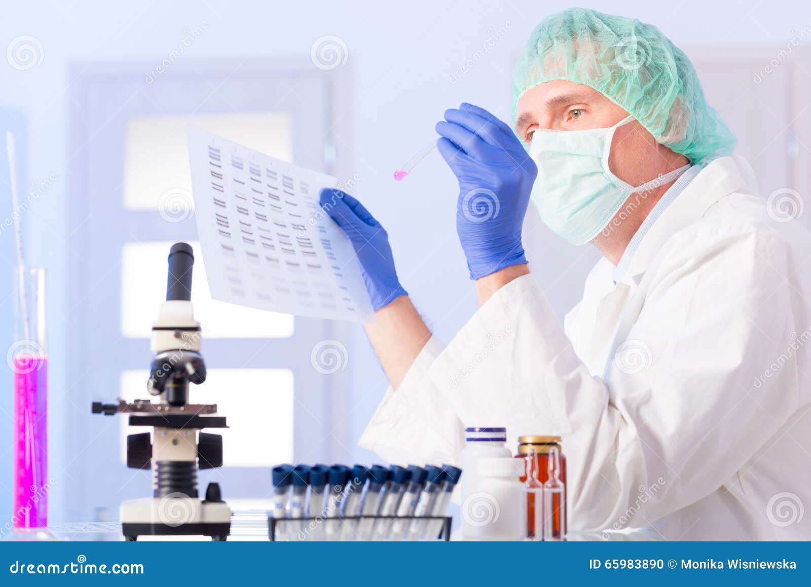 Scientist Analysing DNA Sequence in the Lab Stock Photo - Image of ...