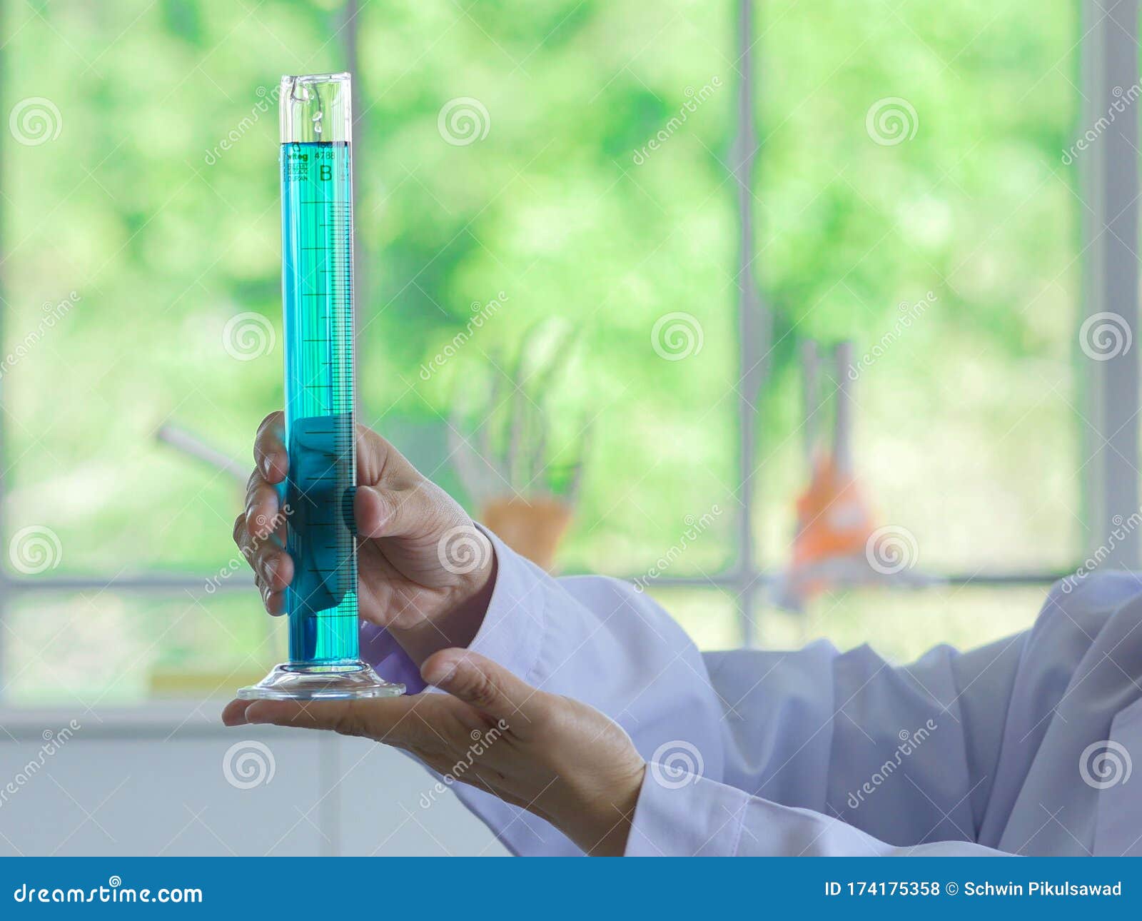 Scientist Checking Liquid in Measuring Cylinder Stock Photo - Image of ... Scientist Checking Liquid in Measuring Cylinder Stock Photo - Image of ...