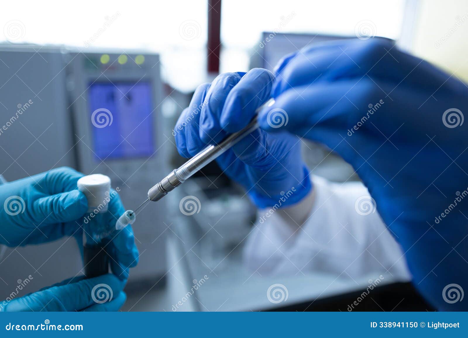 Scientist Injecting a Sample Via the Auto Sampler Stock Photo - Image ...