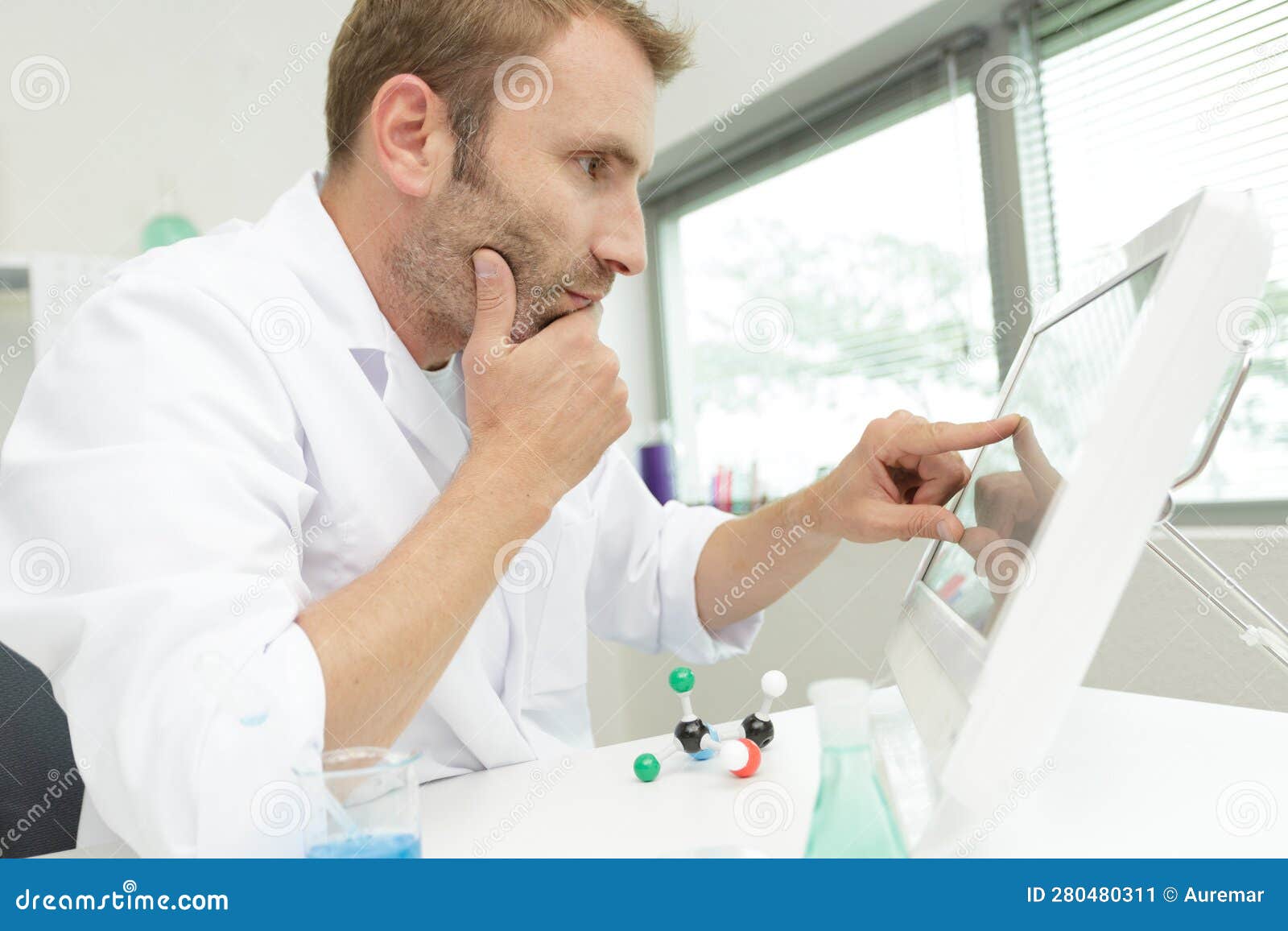 Scientist Using Computer in Laboratory Stock Image - Image of doctor ... Scientist Using Computer in Laboratory Stock Image - Image of doctor ...