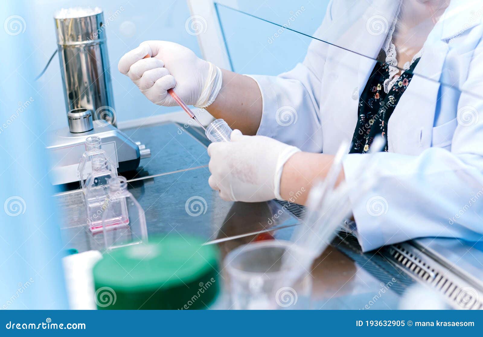 Scientist Using Dropper Pipette Transfer Sample Stock Image - Image of ...