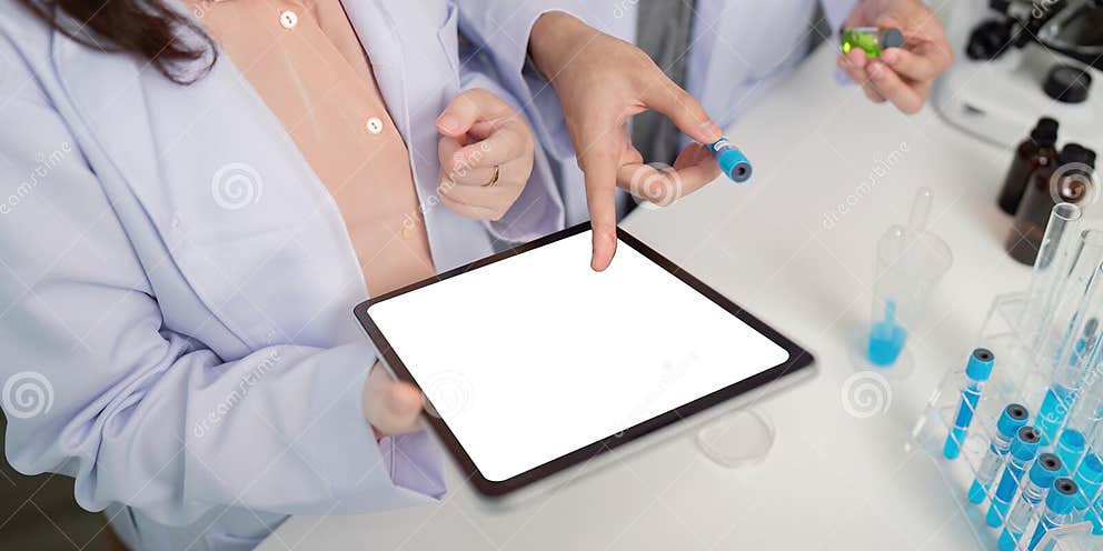 Scientists Utilize Tablet and Lab Resources for Collaborative Research ...