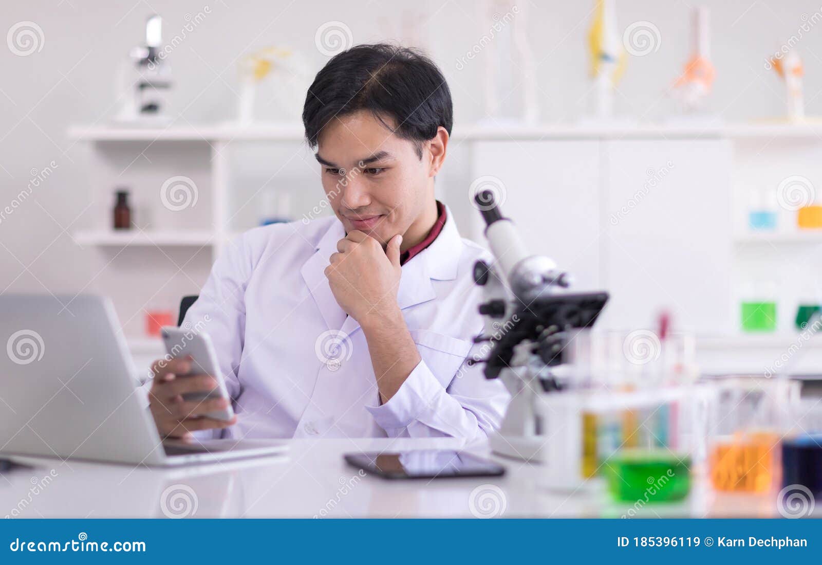 Scientists Wore White Robes, Sat in the Lab with Relaxation Stock Image ...