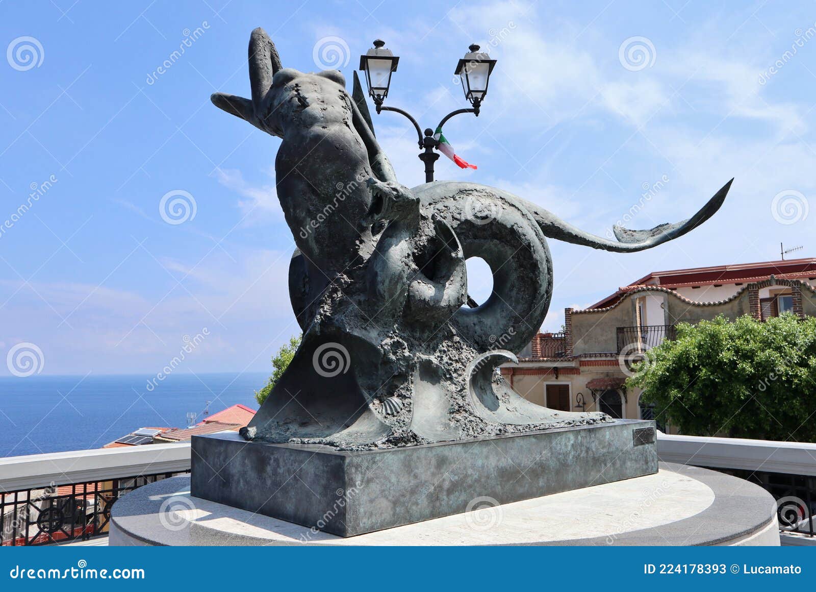 Scilla - Statua Della Sirenetta in Piazza San Rocco Editorial Stock ...