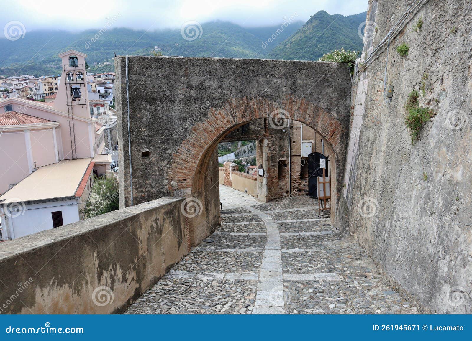 Scilla - Uscita Di Castello Ruffo Stock Image - Image of entrance ...