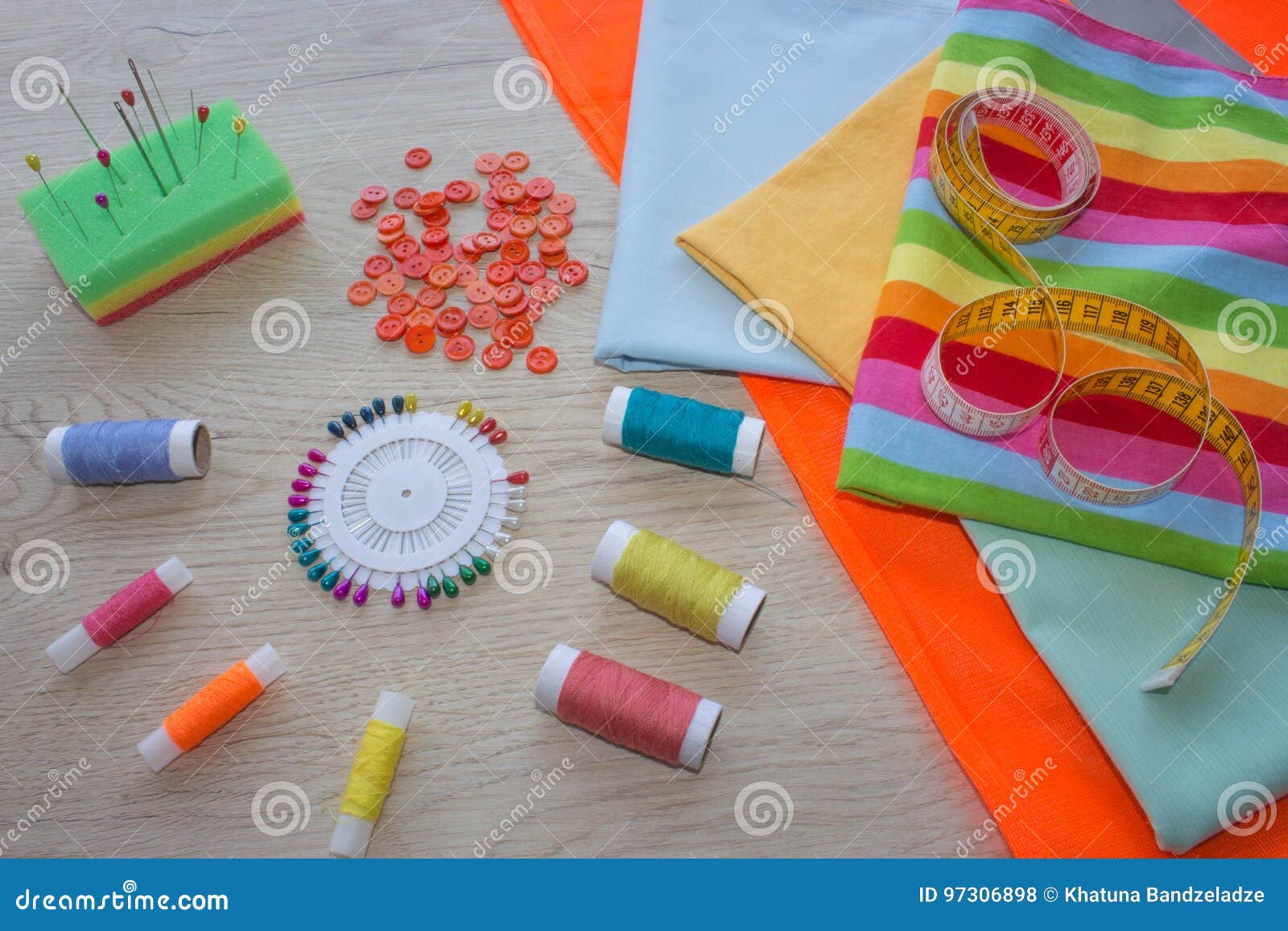 Scissors and Sewing Kit Includes Threads of Different Colors, Thimble ...