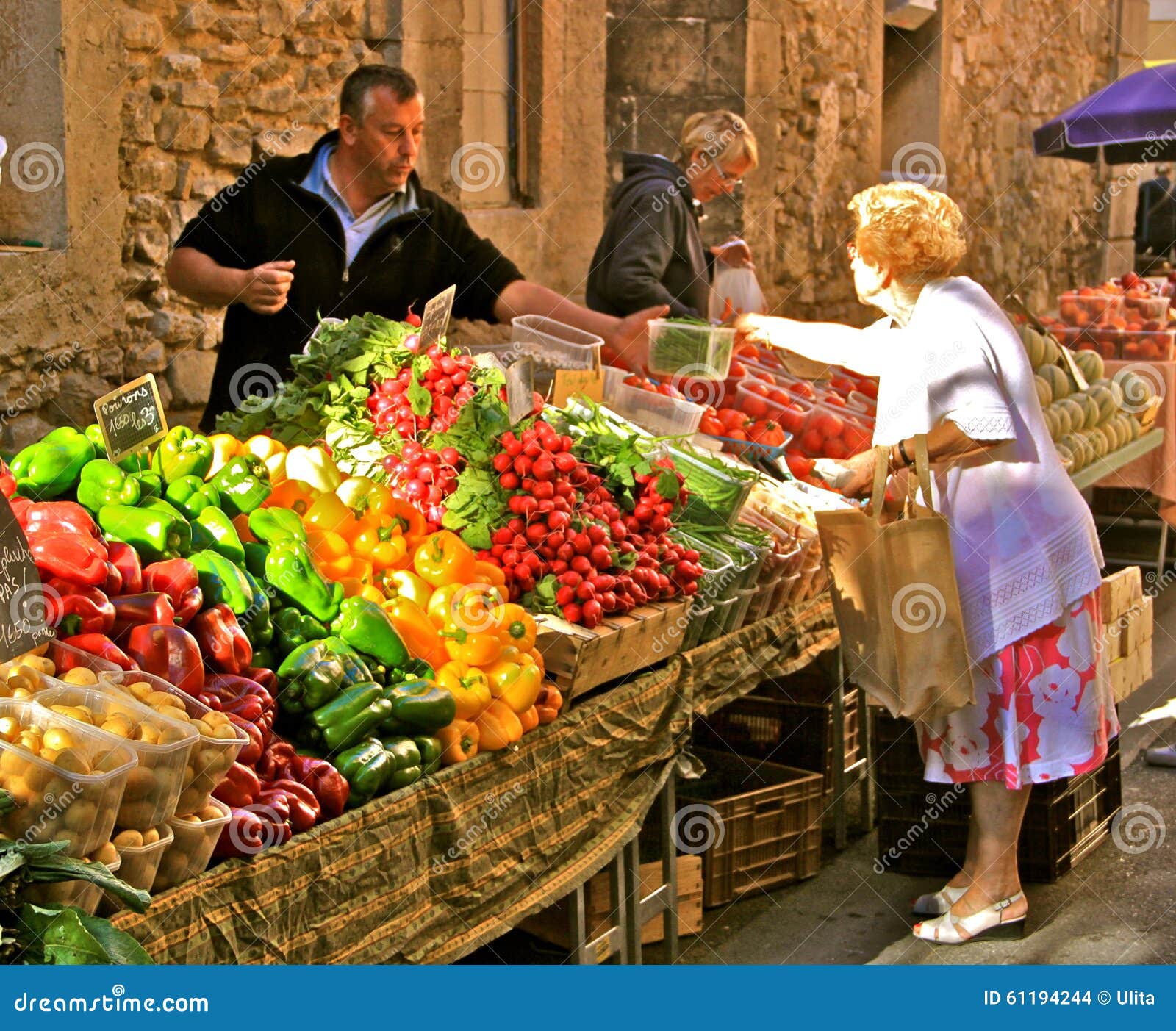Scène Du Marché, Provence, France Image stock éditorial - Image: 61194244