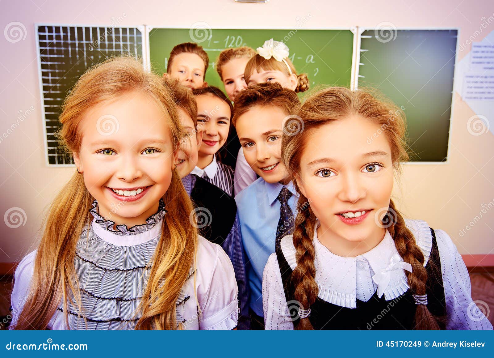 Scolari immagine stock. Immagine di ragazze, aula, allegro - 45170249