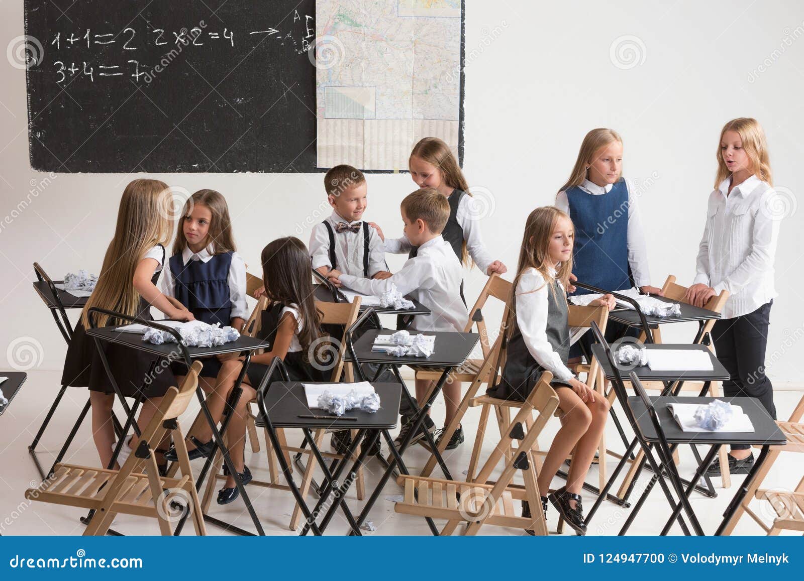 Scolari in Aula Alla Lezione Fotografia Stock - Immagine di classmates ...
