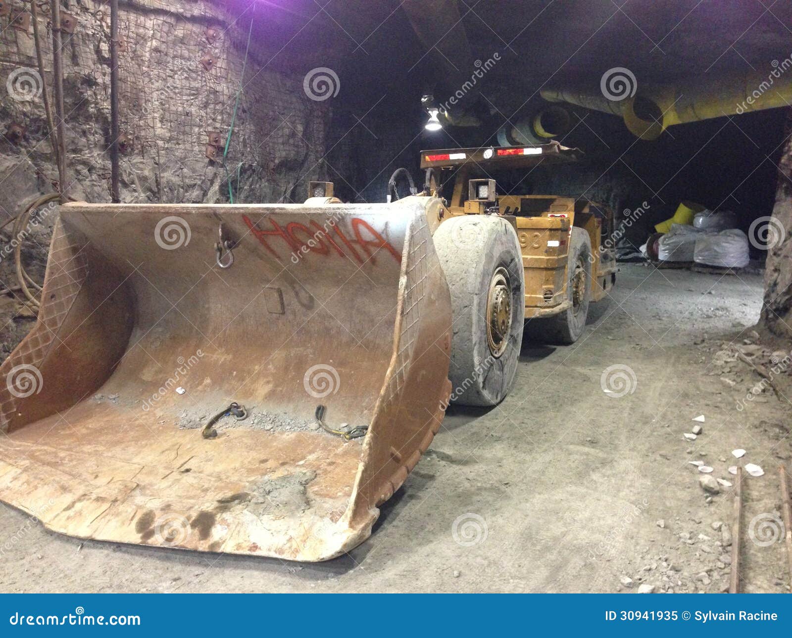 Scoop editorial image. Image of underground, sousterre - 30941935