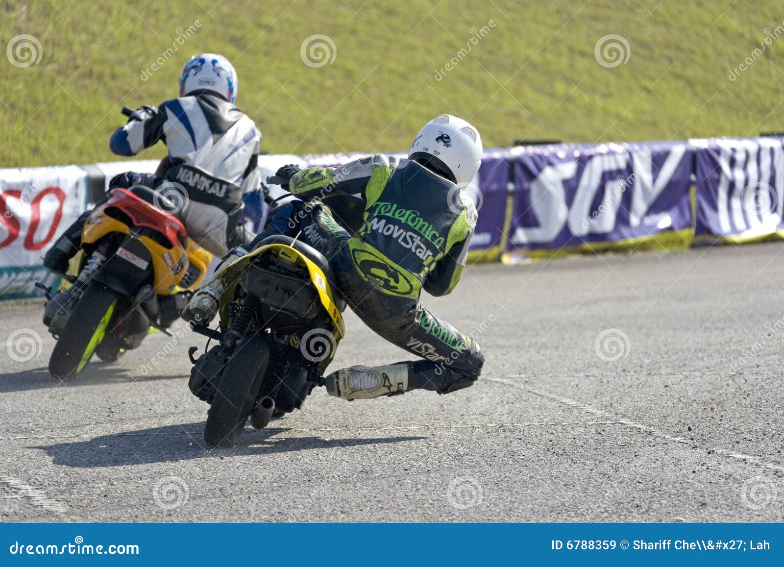 Scooter Prix Action editorial stock image. Image of compete - 6788359