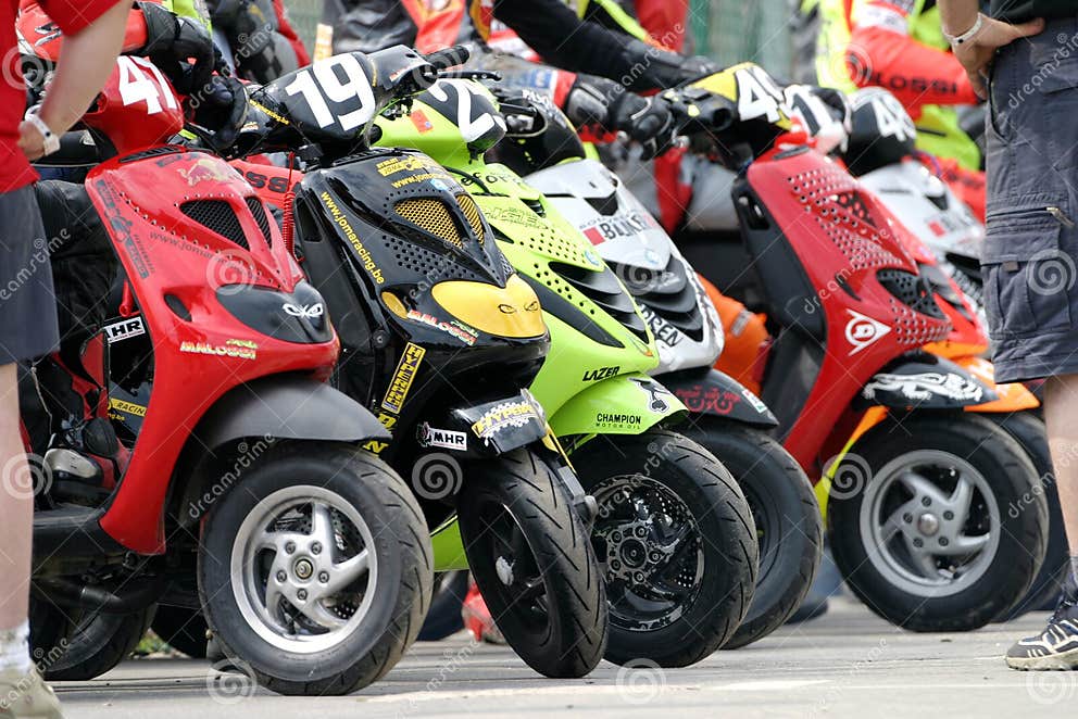 Scooter Race 2004 editorial image. Image of championship - 12982025