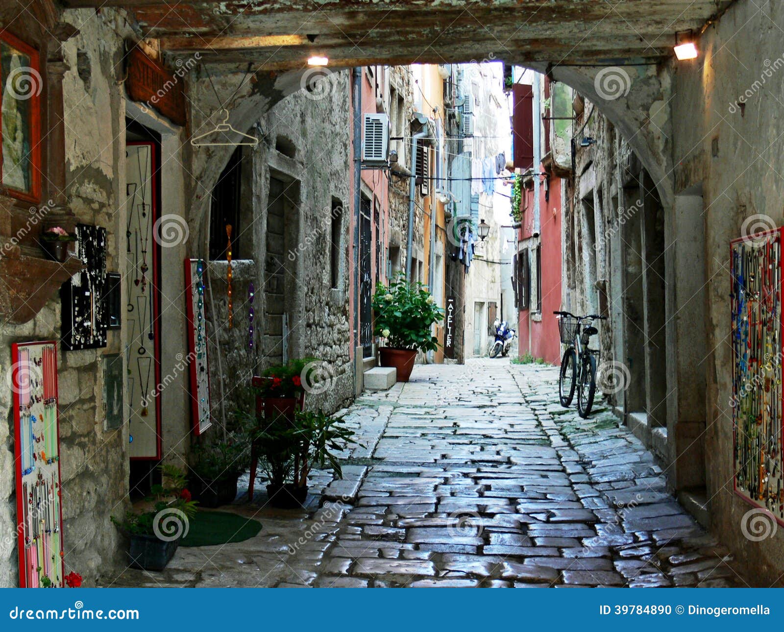 Scorcio di Rovigno immagine editoriale. Immagine di mediterraneo - 39784890