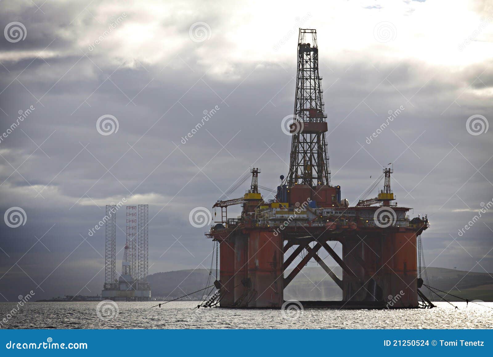 Scotland: Oil rig stock photo. Image of fjord, cloudy - 21250524
