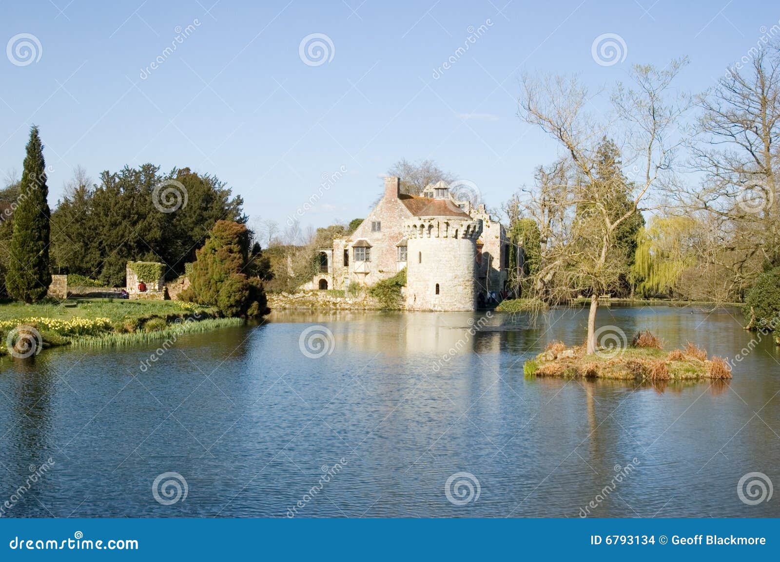 Scotney Castle stock photo. Image of reflection, castle - 6793134