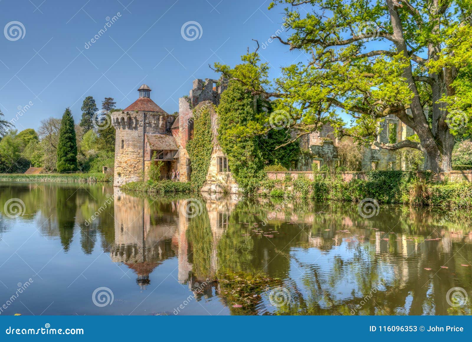 Scotney Castle with Tree Reflection in Moat Wide View Editorial Stock ...