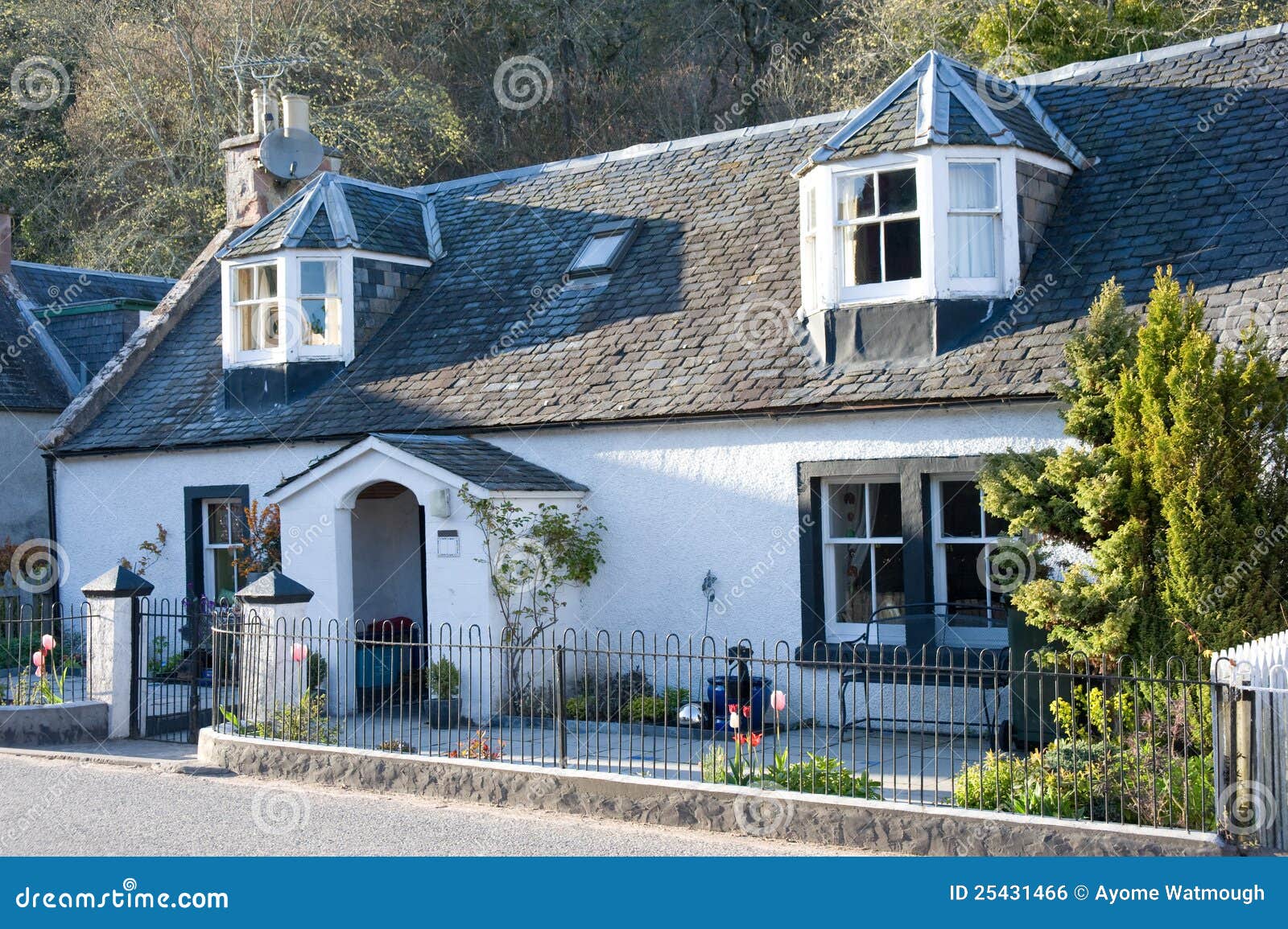 Scottish cottage stock photo. Image of gate, cottage - 25431466