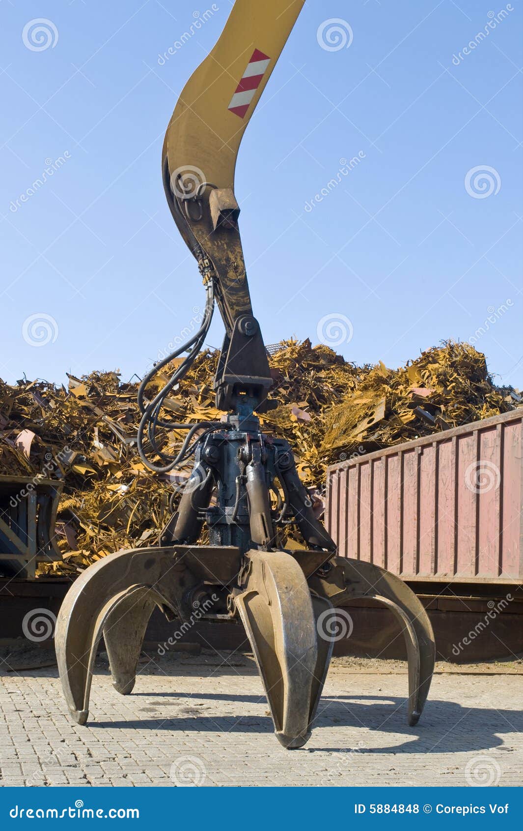 Scrap heap claw stock photo. Image of mechanics, corroded - 5884848