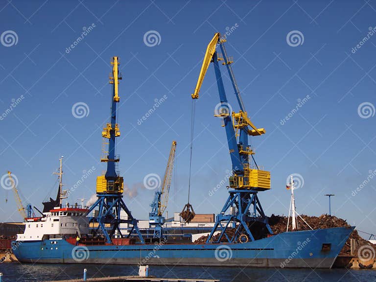 Scrap metal handling stock photo. Image of cranes, industry - 4523560