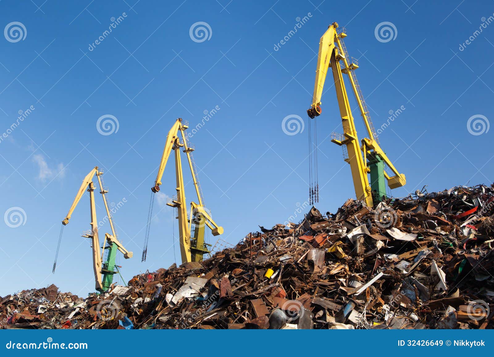 712 Scrap Metal Loading Stock Photos - Free & Royalty-Free Stock Photos ...