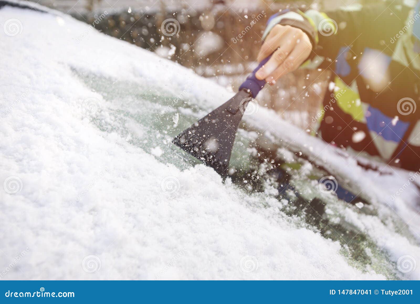 Scraping Ice from the Car Window Stock Image - Image of snow, cold ...