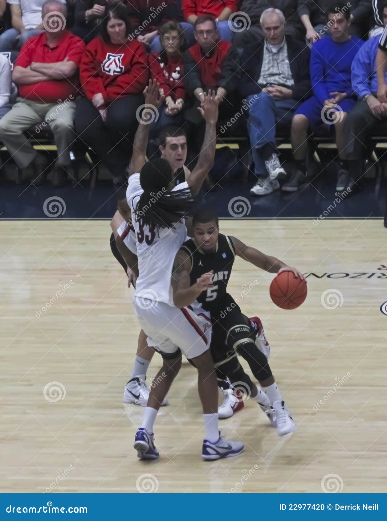A Screen by Arizona Wildcat Jesse Perry Editorial Image - Image of ...