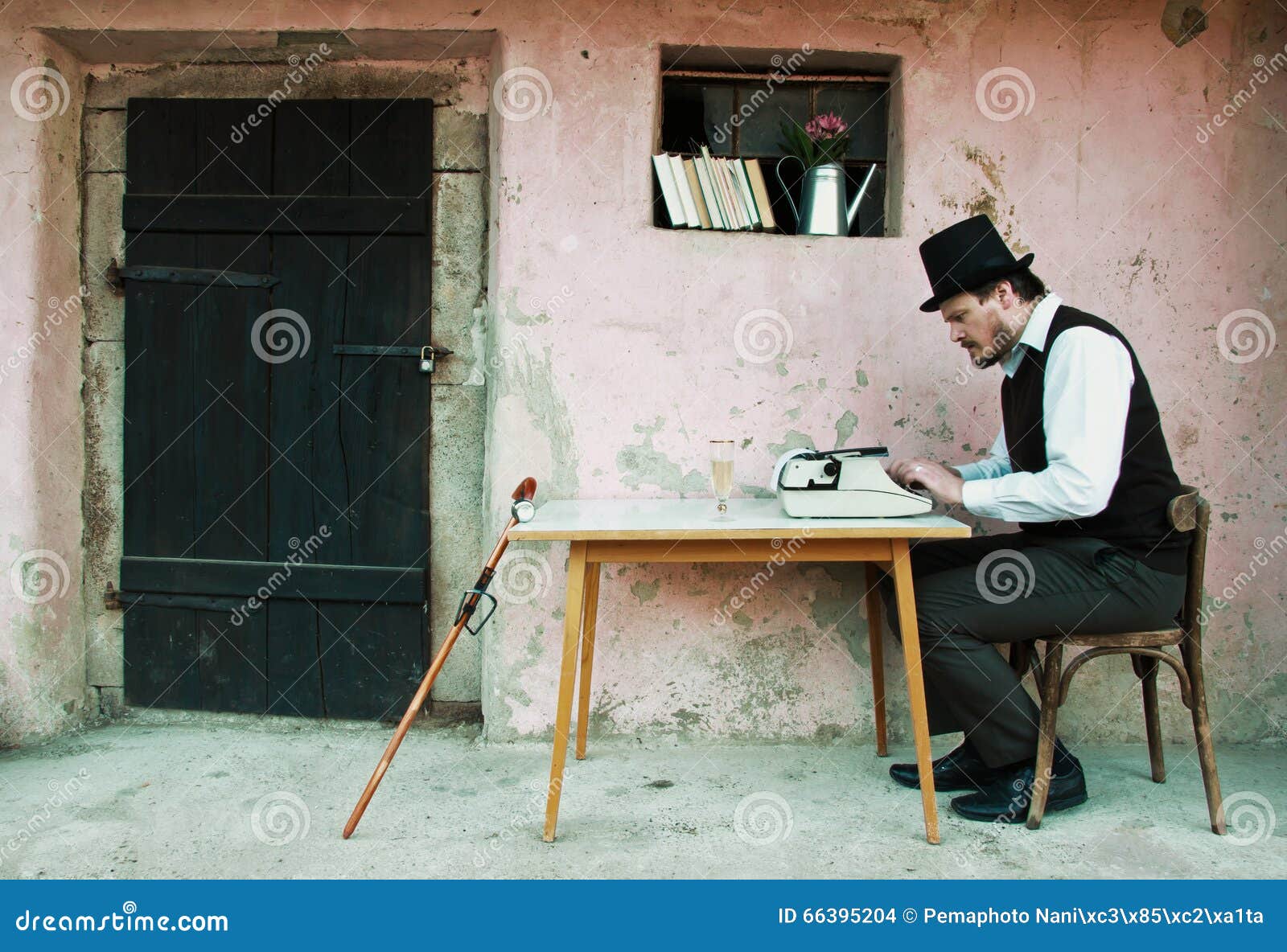 Scrittore d'annata fotografia stock. Immagine di scrittura - 66395204