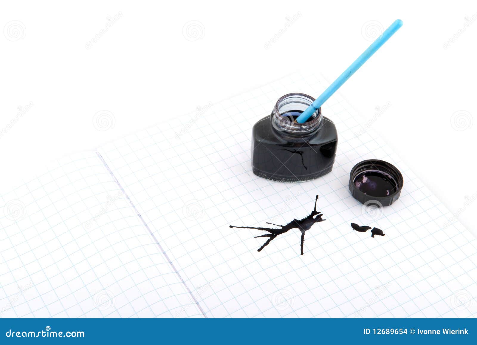 Scrivendo con l'inchiostro fotografia stock. Immagine di inchiostro ...