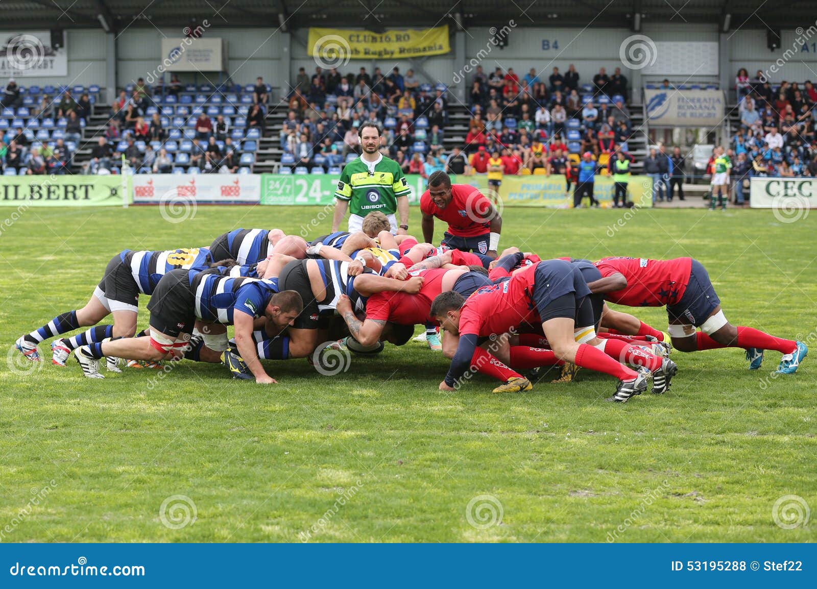 Scrum do rugby foto de stock editorial. Imagem de verde - 53195288