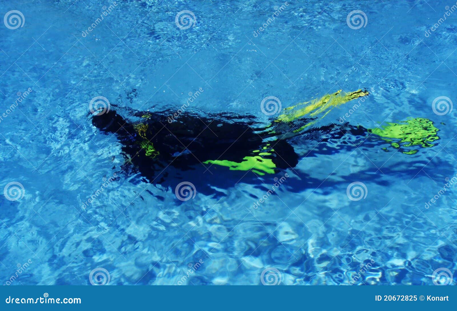 Scuba Diver Diving in Pool stock image. Image of diver - 20672825