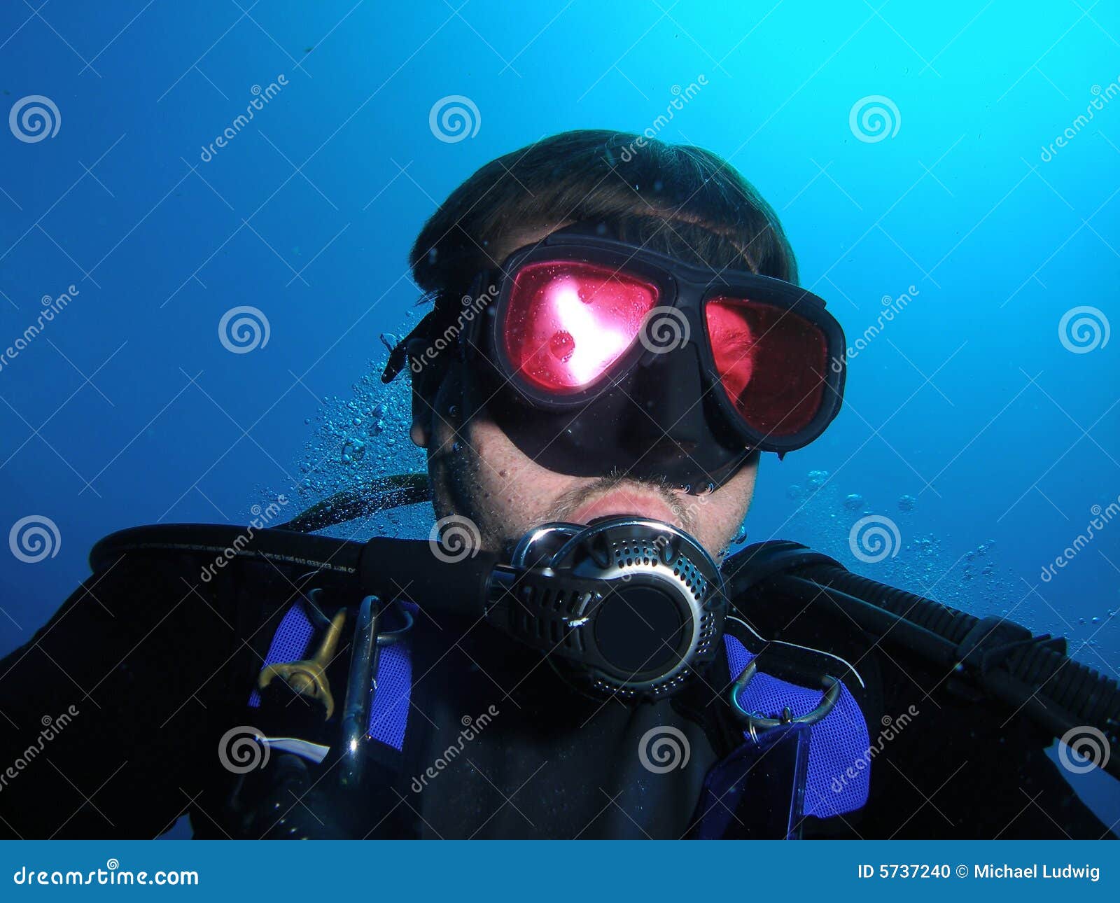 Scuba diver face stock photo. Image of beach, scuba, moray - 5737240