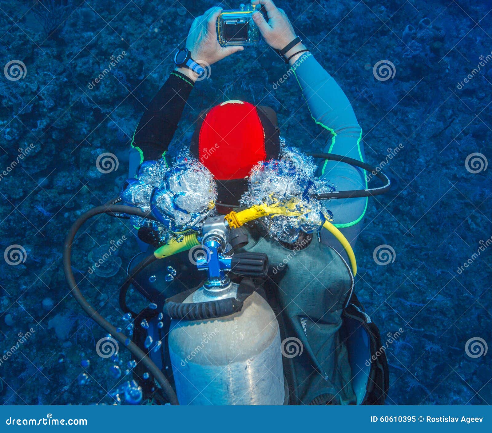 Scuba diver, swimmnig down stock image. Image of cayo - 60610395