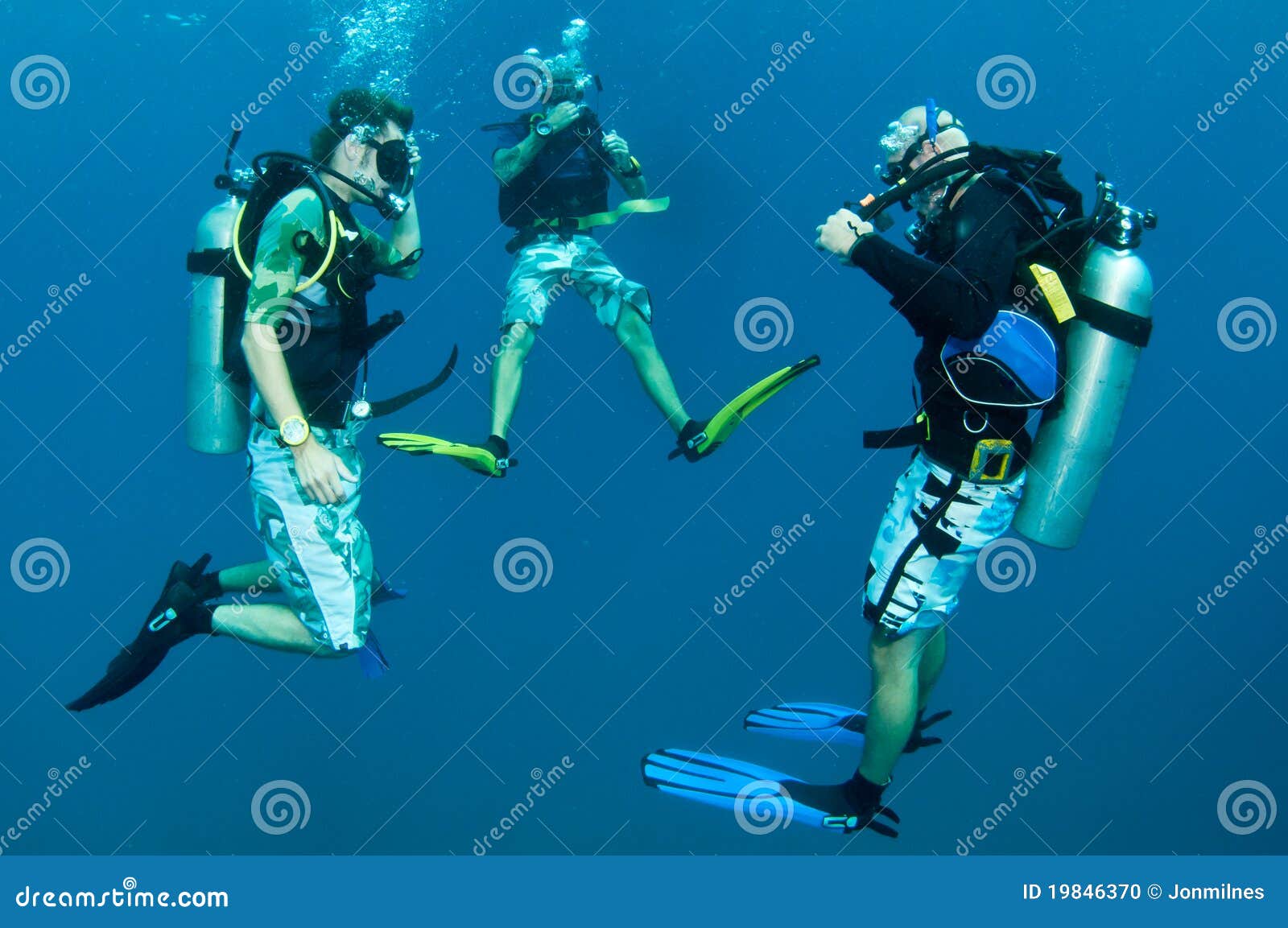 Scuba Divers Under the Water Stock Photo - Image of scuba, beauty: 19846370