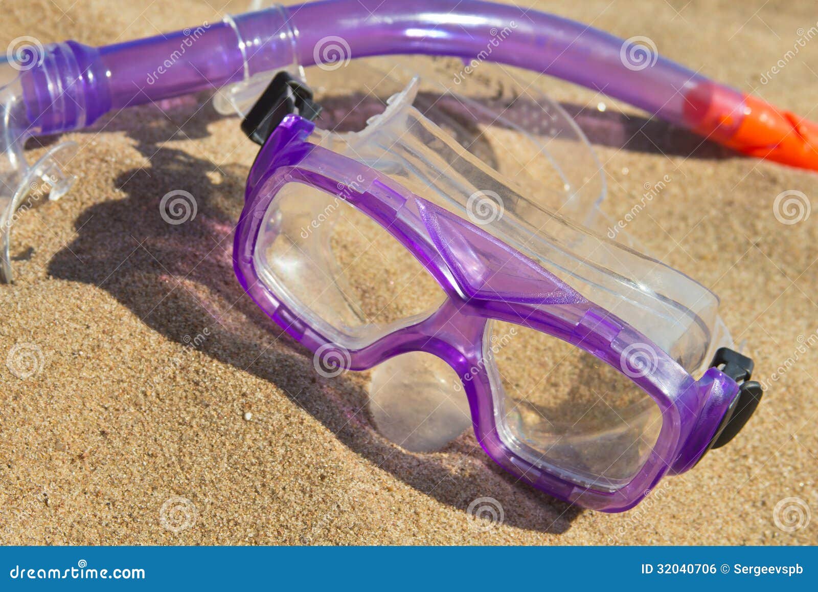 Scuba mask on the sand stock photo. Image of ocean, mask - 32040706