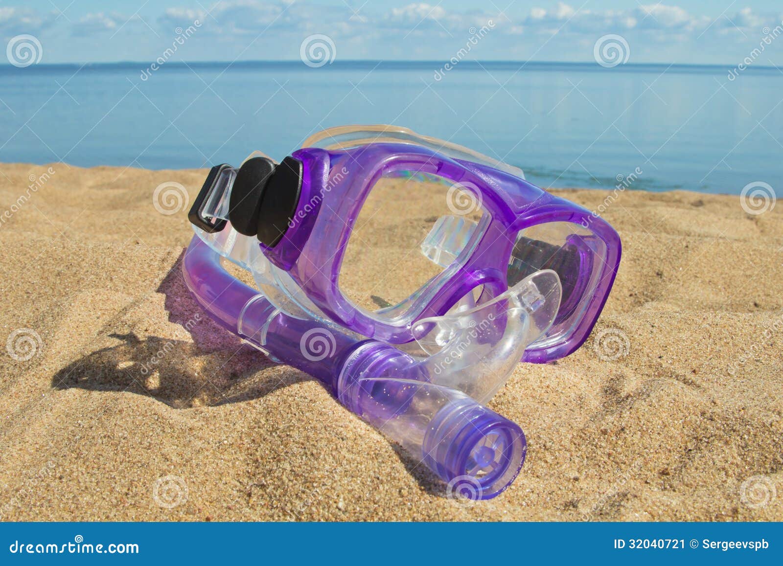 Scuba mask on the sand stock image. Image of snorkel - 32040721