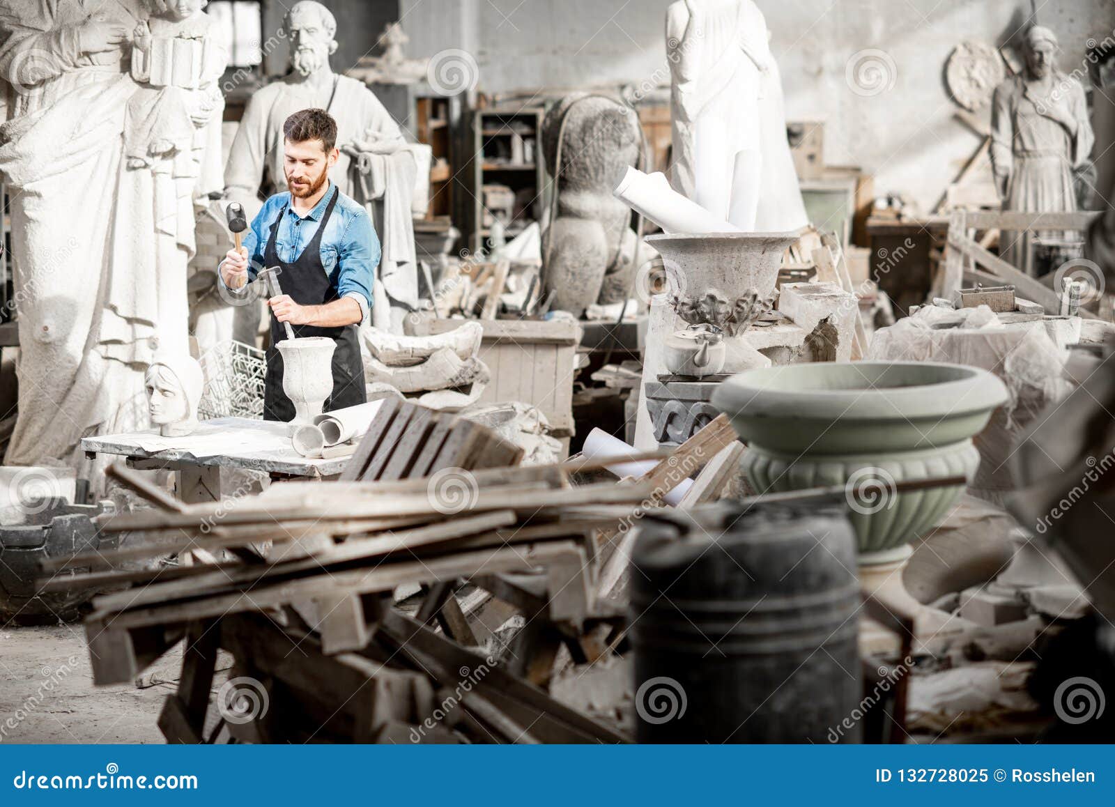 Sculptor Working with Sculptuers in the Studio Stock Image - Image of ...
