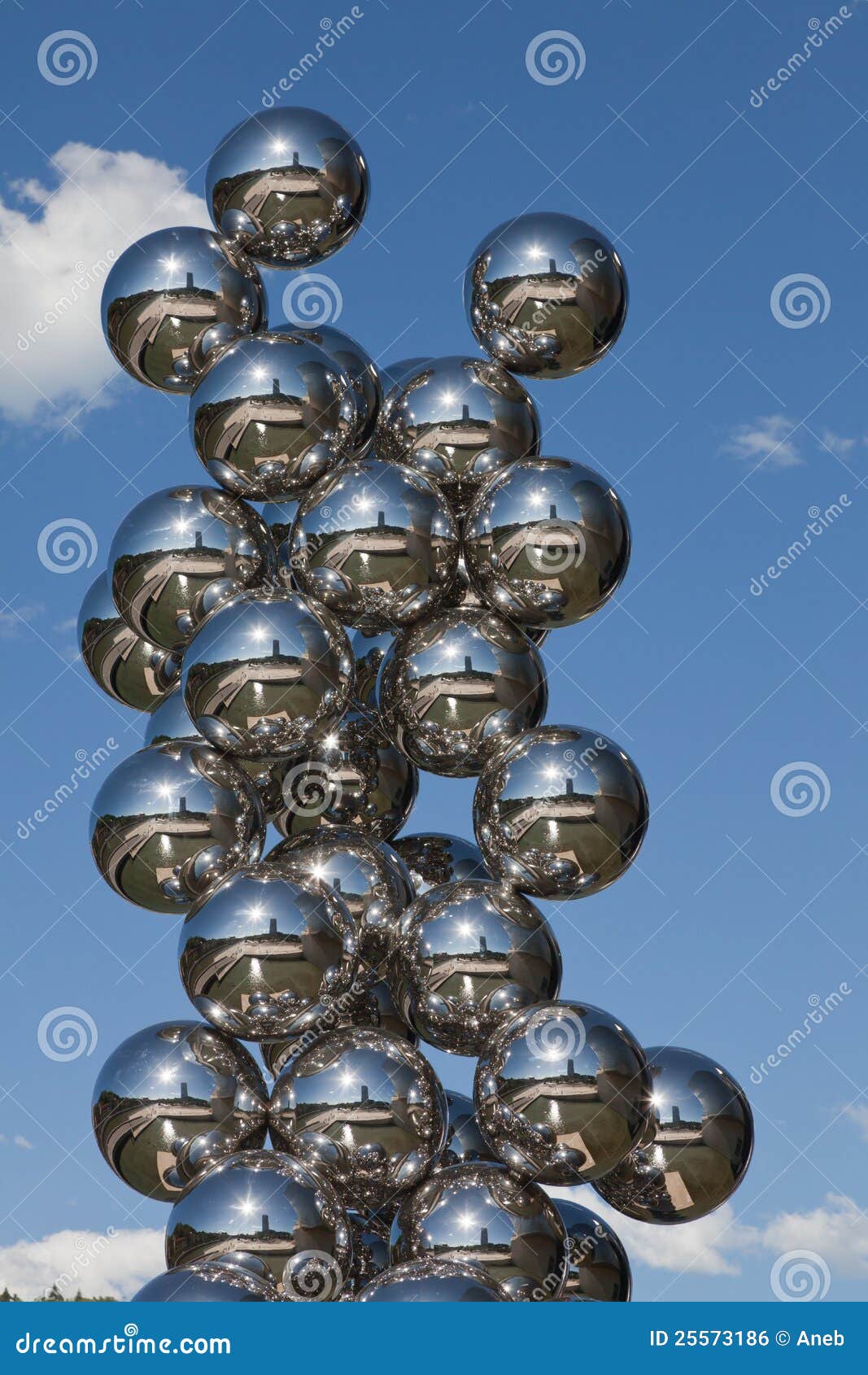 Sculpture editorial photo. Image of titanium, guggenheim - 25573186