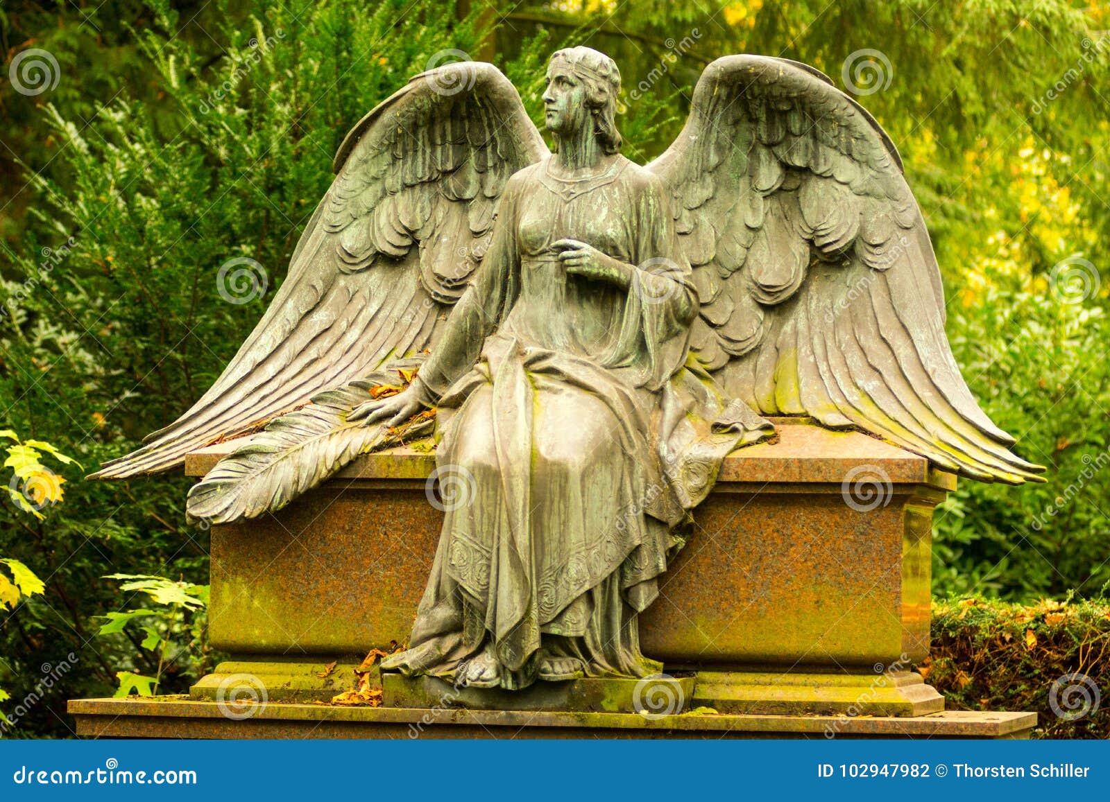 Angel Sculpture on Graveyard Editorial Photography - Image of persona ...