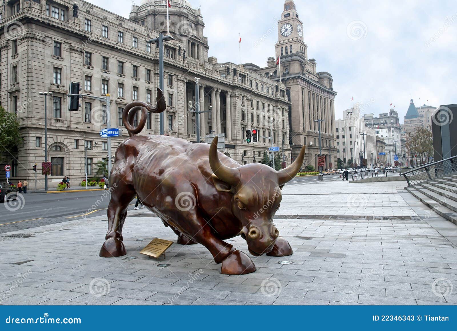 Sculpture of a bull editorial stock photo. Image of building - 22346343