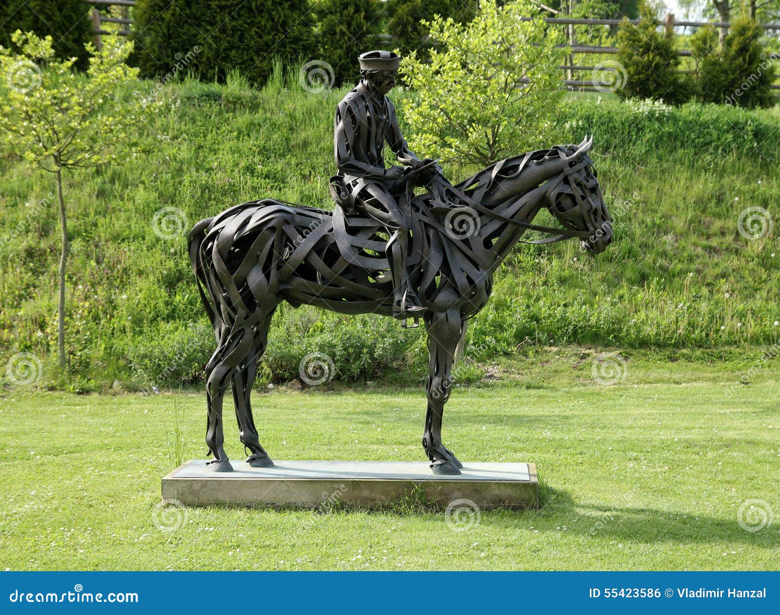 Sculpture En Acier D'un Cheval Et D'un Cavalier Photo stock - Image du ...
