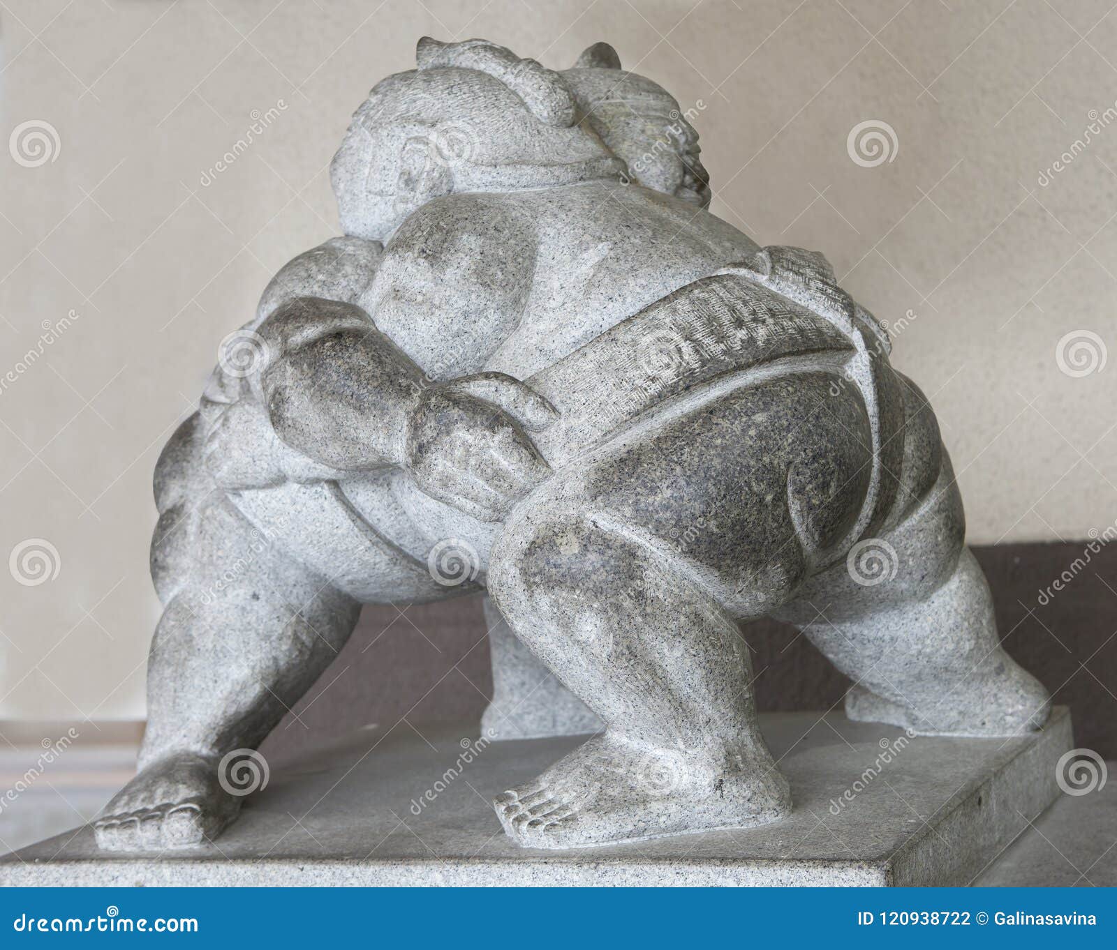 Sculpture en sumo photographie éditorial. Image du japon - 120938722