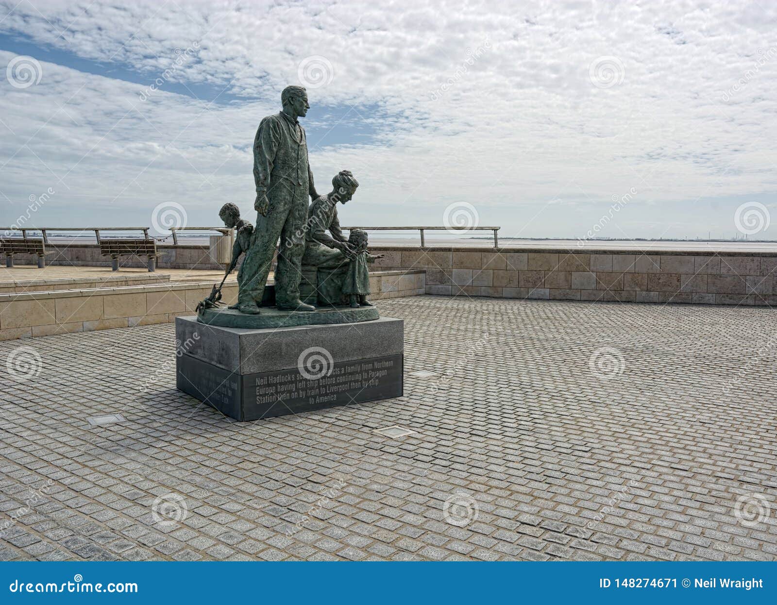 Sculpture of Immigrants. Kingston-upon-Hull, UK Editorial Photo - Image ...