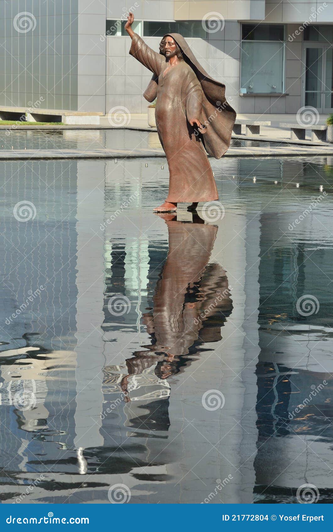 The Sculpture of Jesus Crystal Cathedral Editorial Stock Image - Image ...