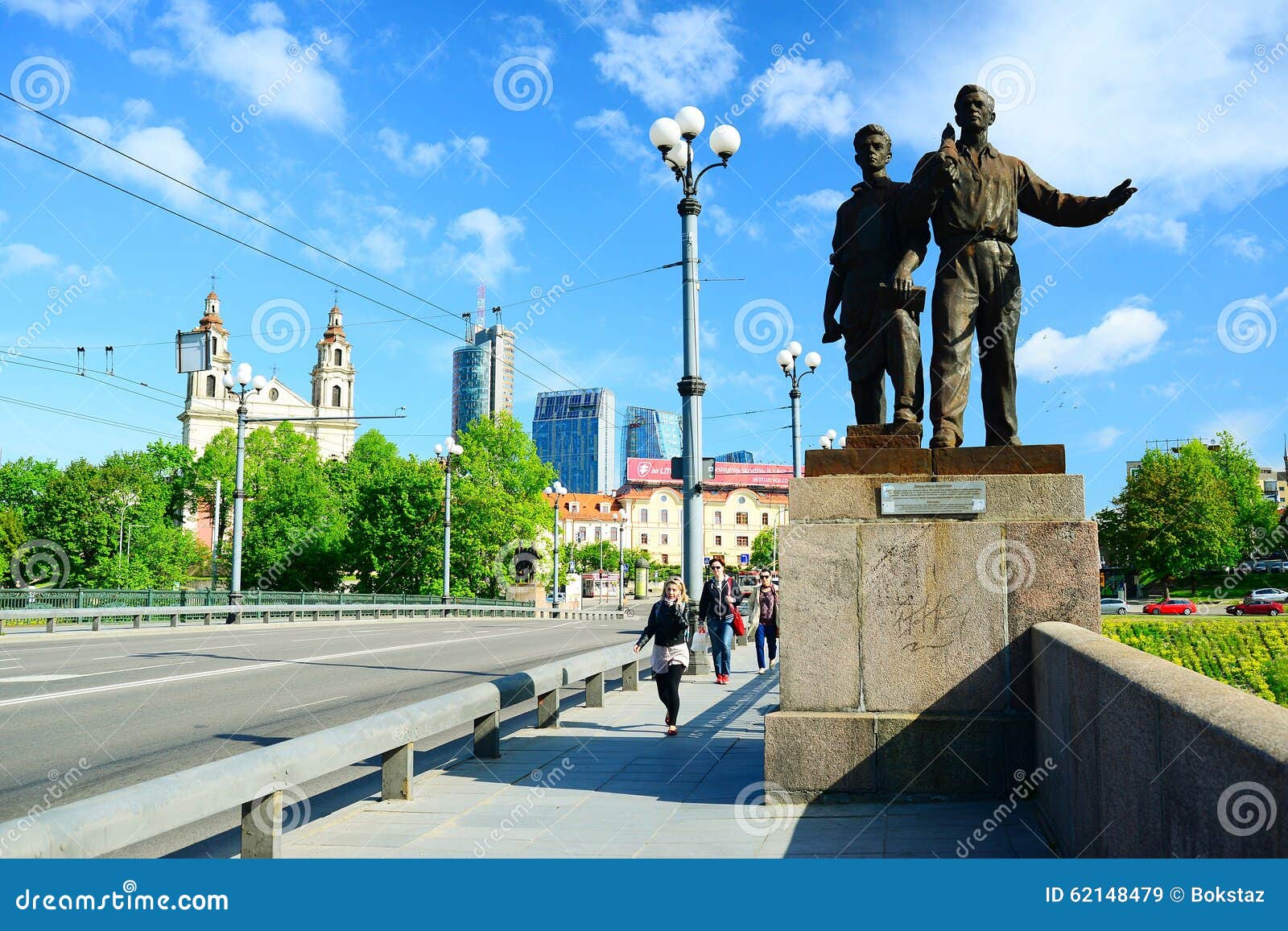 Sculpture of Workers on the Green Bridge Editorial Stock Image - Image ...