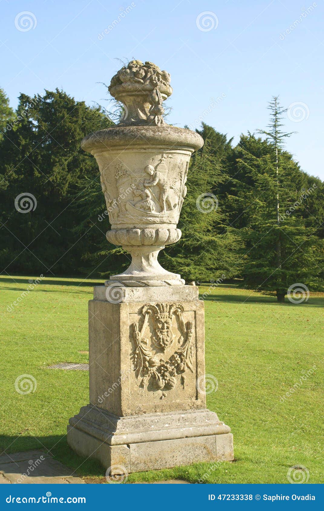 Sculptured Urn. Sculptured Plinth. Sculptured Column Stock Photo ...