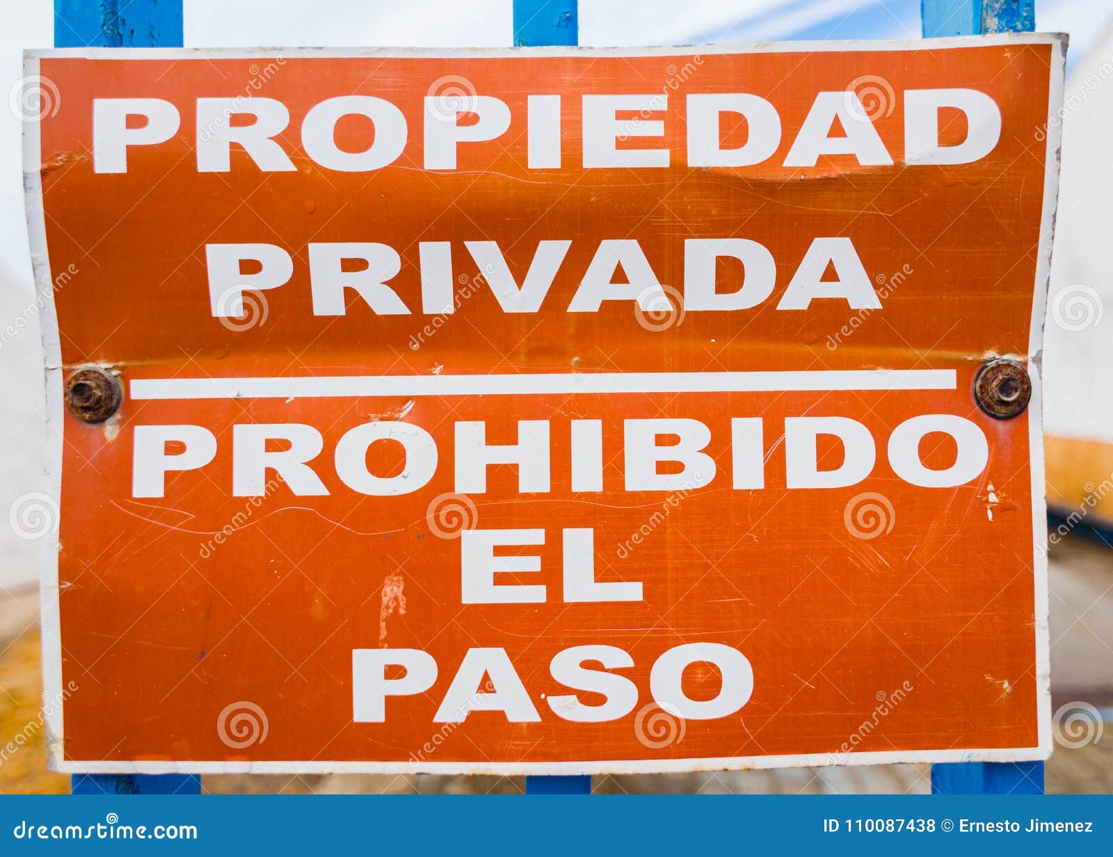 Señal De La Propiedad Privada Foto de archivo - Imagen de paso, agua ...