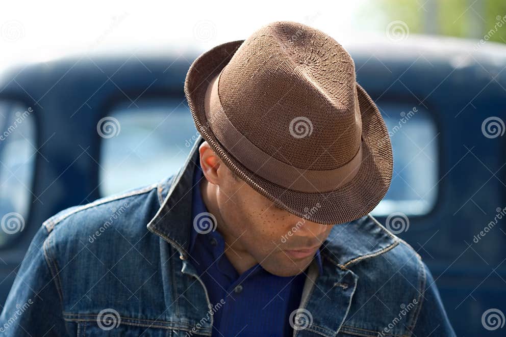 Se diriger outre du passé image stock. Image du lumière - 2278391